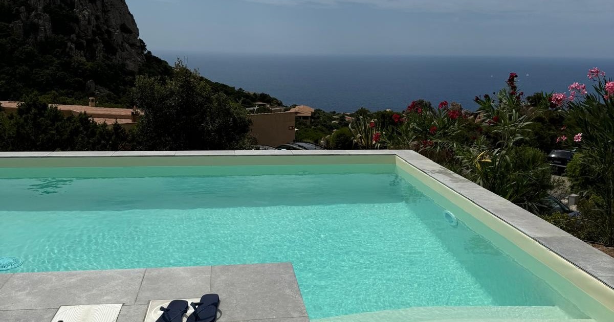 Vila s bazénem na severní Sardninii | Domus Global reality